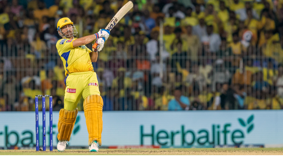 MS Dhoni interacts with fans on streets of Ranchi