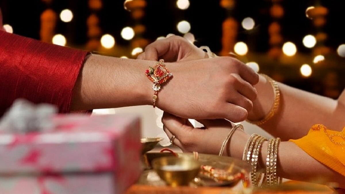 कल या परसों कब है रक्षाबंधन? जानें भाई को राखी बांधने की सही तिथि और ...