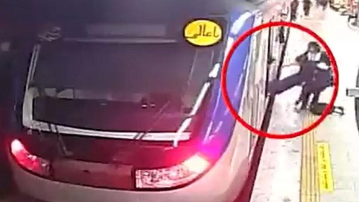 लड़की ने हिजाब नहीं पहना था, पीट-पीटकर कोमा में पहुंचा दिया- CCTV ...