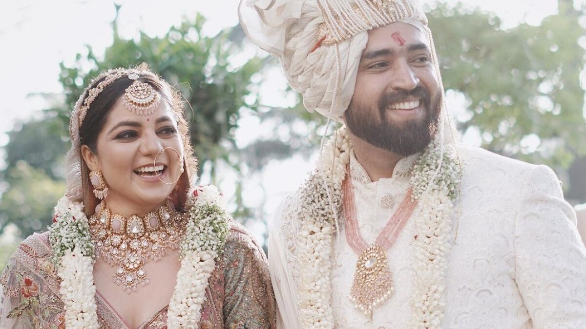 दुल्हन बनी फेमस एक्ट्रेस, बॉयफ्रेंड संग रचाई गुपचुप शादी, फोटो शेयर कर ...