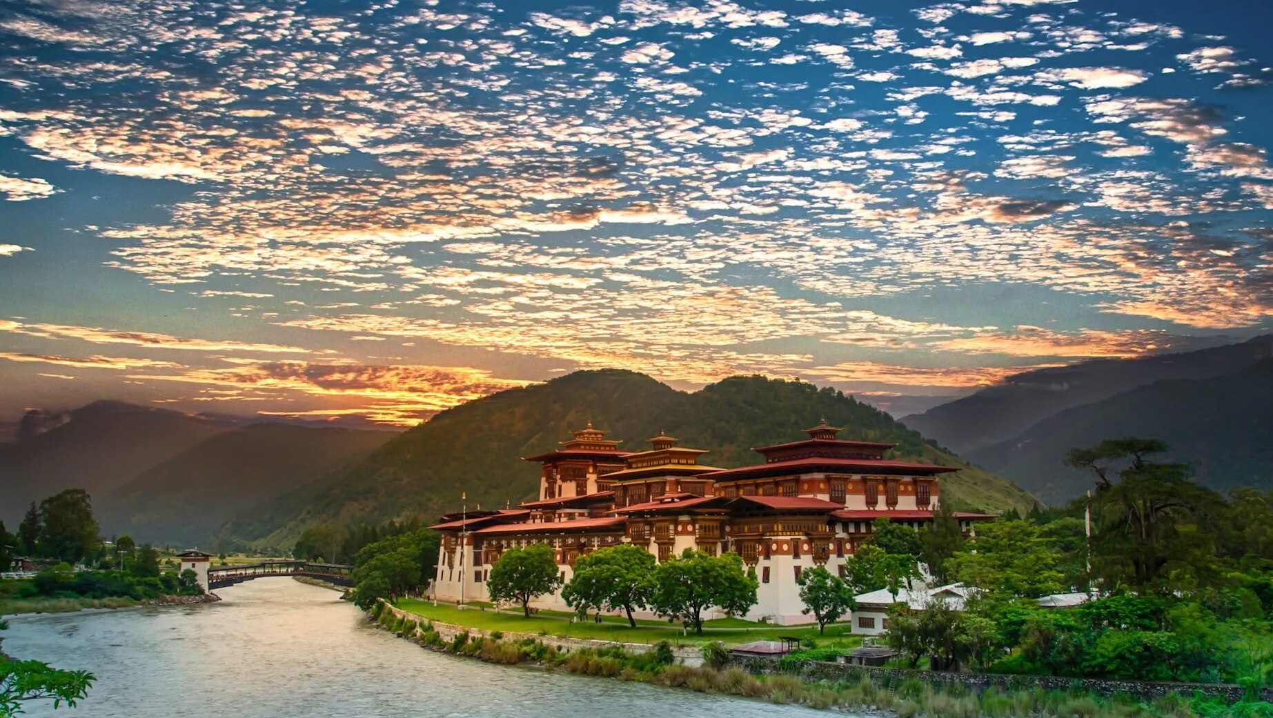 Bhutan: Astonishing Wonders of the Dragon Kingdom