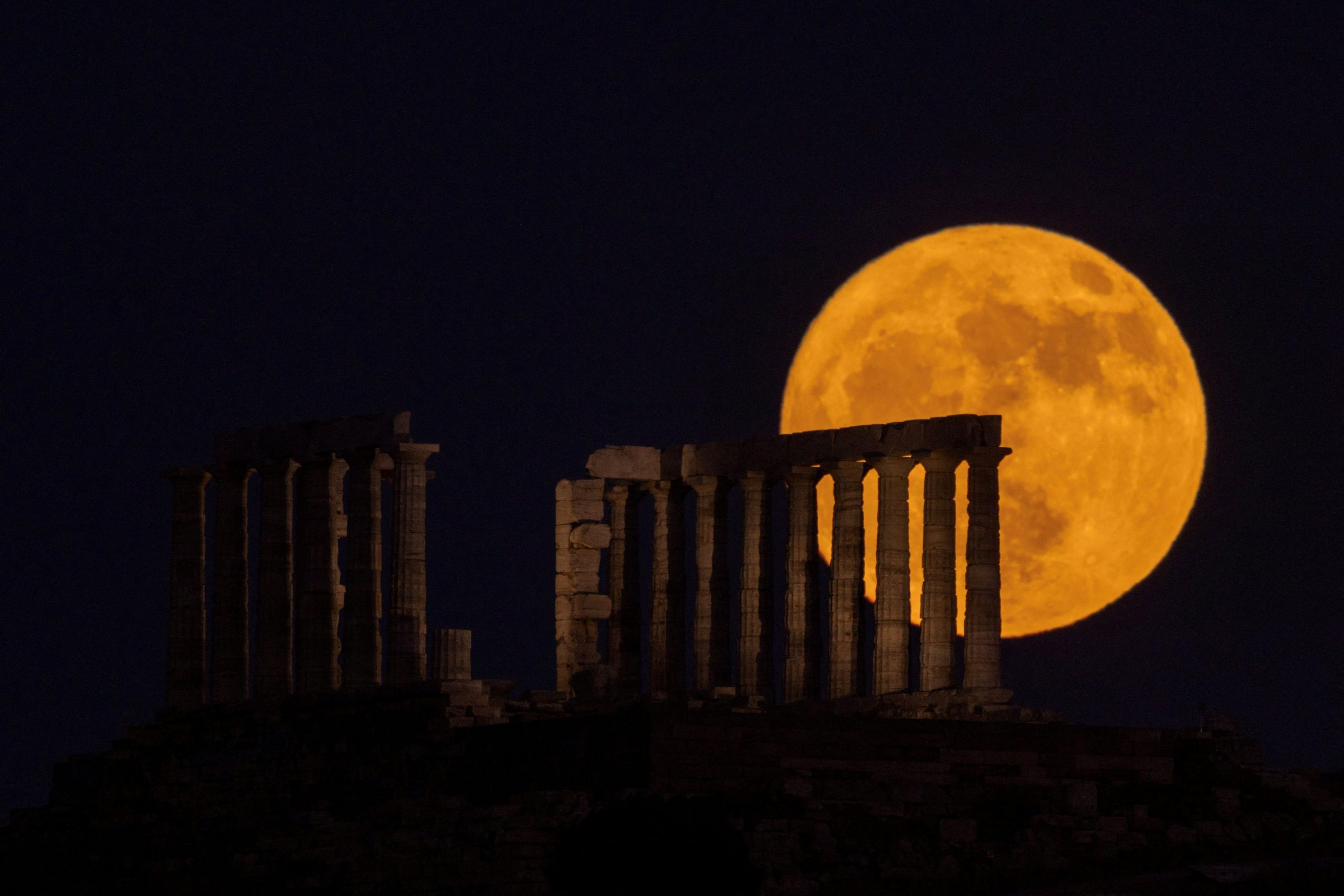 10 pictures of sweet 'Strawberry Moon' from across the world